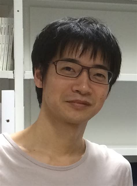 Community Detection In Directed Acyclic Graphs