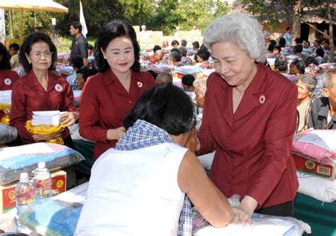 សម្តេច កិត្តិ ព្រឹទ្ធ បណ្ឌិត ប៊ុន រ៉ានី ហ៊ុន សែន ជា កុលធីតា កម្ពុជា មួយរូបដែល បានធ្វើ សកម្មភាព