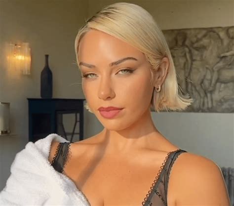 Influencer Cartia Mallan Shares Swimsuit Photo In My Favourite Place