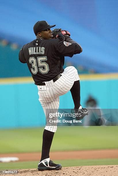 84 Philadelphia Phillies Dontrelle Willis Photos And High Res Pictures Getty Images
