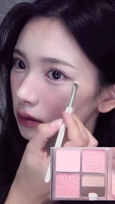 김 진령 무슨가방에 어떤 키링으로 데려왔게 ♥ ♡ Instagram