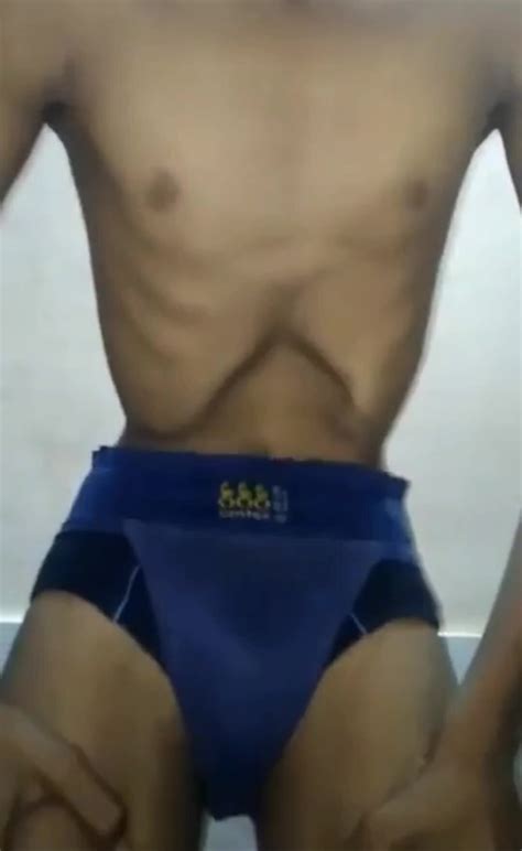 Abs Flexing And Stomach Vacuum