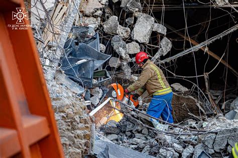 Кількість жертв масованої атаки на Київ зросла до 28 людей