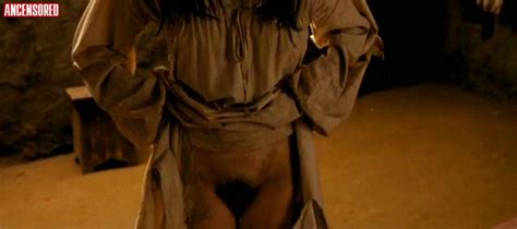 Naked Simone Spoladore In Desmundo