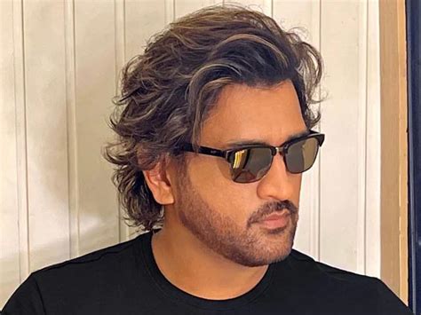 सिटी सेंटर महेंद्र सिंह धोनी के घुटने की हुई सफल सर्जरी अभी डॉक्टरों