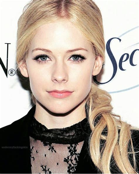The Beauty Of Avril Lavigne Cabelo Com Franja Maquiagem Arlequina