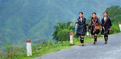 Three Hmong Ladies Three Ladies From Hmong Tribes Local T… Flickr
