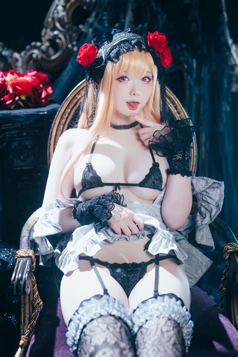 Shimo Cosplay Women Model Asian Cosplay Red Eyes Underboob