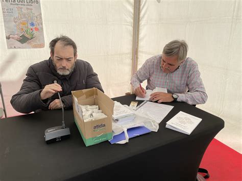 Francisco Ferrero Y Roberto Arias Dan El Cierre A La Feria Del Libro De Ponferrada