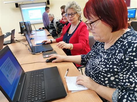 Senior Bezpieczny W Sieci Szkoła Podstawowa Im Janusza Kusocińskiego W Grębocicach