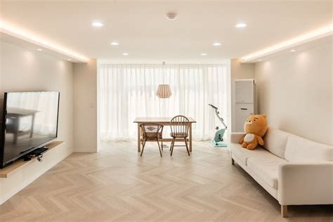 거실 호미파이 And Homify 작은 아파트 거실 인테리어 거실 바닥 인테리어