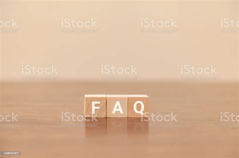 Faq 텍스트 자주 묻는 질문 자주 묻는 질문 세 개의 나무 블록에 쓰여졌습니다 하얀 글자 0명에 대한 스톡 사진 및 기타 이미지 Istock