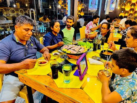 😎ඔර්ජිනල් කොරියන් කෑම රහට කනවනම් යන්න ඕන එකම තැන මෙන්න සීෆුඩ් චිකන් පෝක් බීෆ් වෙජි මේ හැම