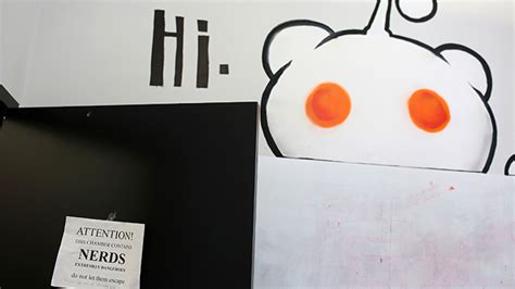 Finally Reddit Bans Page With Hacked Nude Celebrity Photos RT USA News