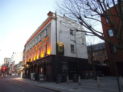 The Fox And Hounds Putney © David Howard Cc By Sa20 Geograph