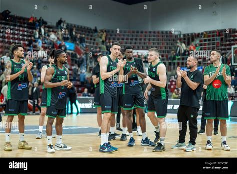 Team Trepca Ist Enttäuscht Enttaeuscht Unzufrieden Ger Mhp Riesen