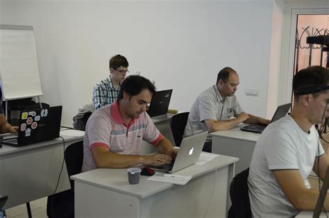 Новый учебный курс от компании Postgres Professional дебютировал в