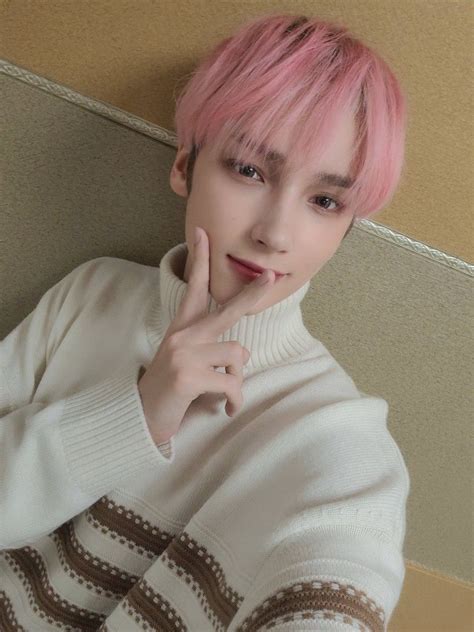 Huening Kai Txt Pink Hair Kai