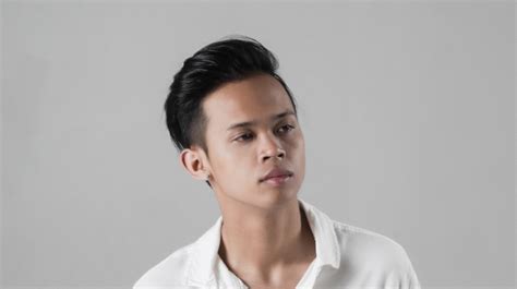 Terkenal Di Malaysia Aulia Rahman Rilis Lagu Bertahan Untukmu