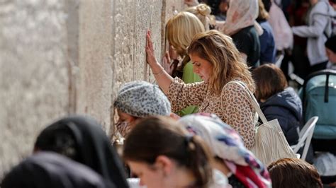 Can Israels Ultra Orthodox Punish Women For Immodest Dress Code At Western Wall Al Monitor