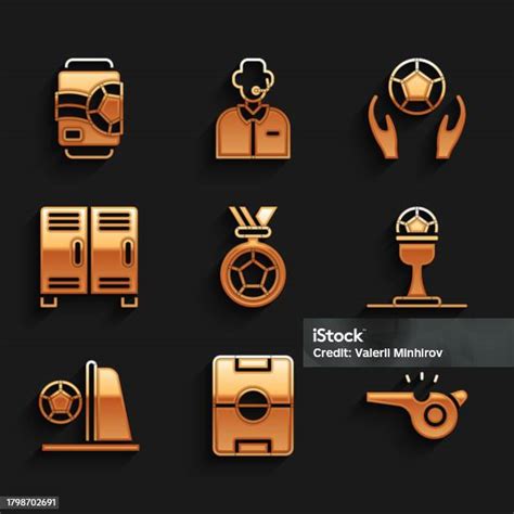 세트 축구 또는 축구 메달 필드 호루라기 어워드 컵과 축구 골 라커 탈의실 축구 및 맥주 캔 아이콘 벡터 1위에 대한 스톡 벡터 아트 및 기타 이미지 Istock
