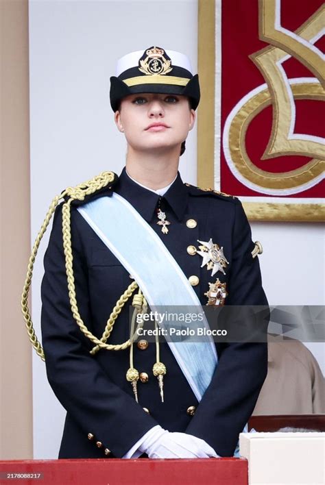 Épinglé Par Emy Styles Sur Princess Leonor Of Asturias Familles Royales
