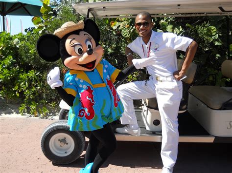 Kaleigh Makes Friends With Mickey Mouse Minnie Mouse On The Island Of