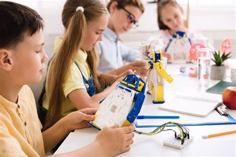 Smart Babe Making Diy Robot At Stem Lab Stock Image Image Of Babebabe Modern 157940763