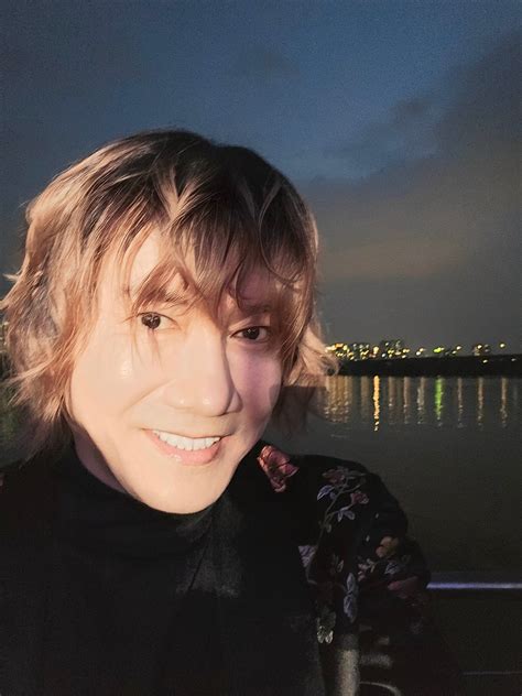 김장훈 오늘 국가보훈처에서 주최한 제2회 대한민국 인디 페스티발에 작년에 이어 두번째로 공연을 다녀 왔는데 오랜만에 낯익은 팬님들 얼굴을 봤숲니다 저젊어진 거