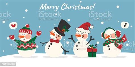 메리 크리스마스 텍스트와 눈송이와 밝은 푸른 하늘 배경으로 눈 바닥에 겨울 시즌 의상귀여운 눈사람 그룹의 크리스마스 휴가 시즌 배너 0명에 대한 스톡 벡터 아트 및 기타