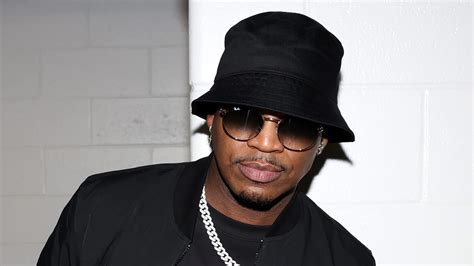 Social Media Reacts To Ne Yo Holding Hands With 2 Women