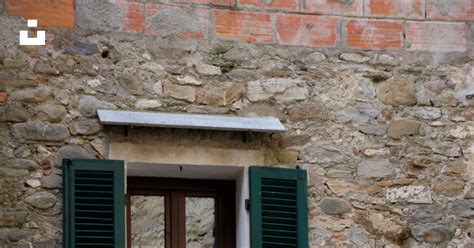 꽃이 들어있는 창 사진 Unsplash의 무료 돌체아쿠아 이미지