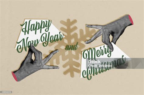 템플릿 아트 크리 에이 티브 사진 콜라주 두 손 사람들은 베이지 색 배경에 겨울 엽서 새해 복 많이 받으세요 메리 크리스마스 이벤트 들고 0명에 대한 스톡 사진 및 기타