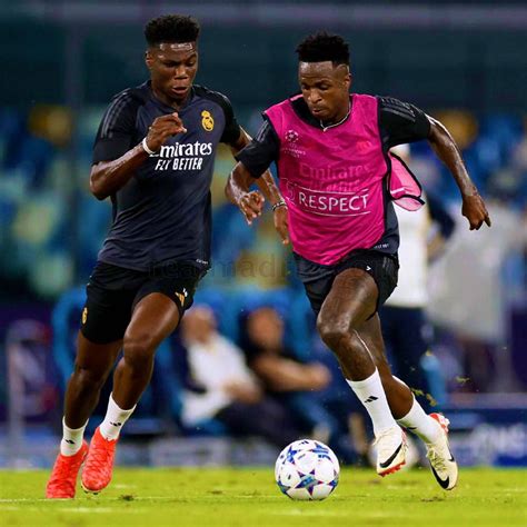 حضور روبرتو کارلوس در تمرین رئال مادرید در ورزشگاه مارادونا عکس طرفداری