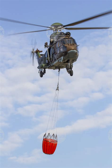 Военнослужещи участват в гасенето на пожари в страната Утро