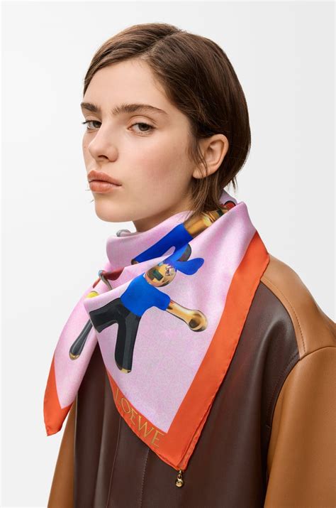 Scarf In Silk Pink Loewe