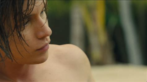 Picture Of Nick Robinson In Everything Everything Nick Robinson