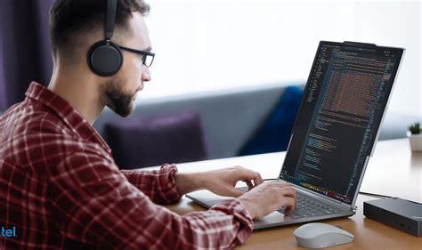 Lenovo представила первый ноутбук с выдвижным экраном Техкульт