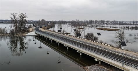 На Київщині відбудували міст через річку Ірпінь