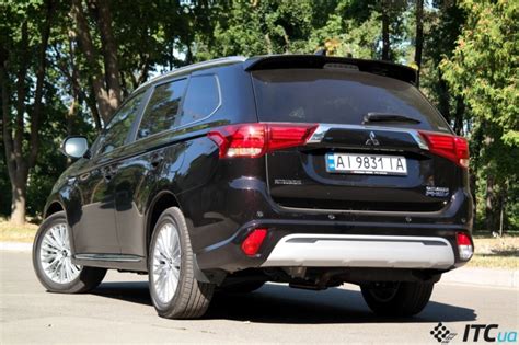 Тест-драйв Mitsubishi Outlander PHEV: дорогой техно-флагман