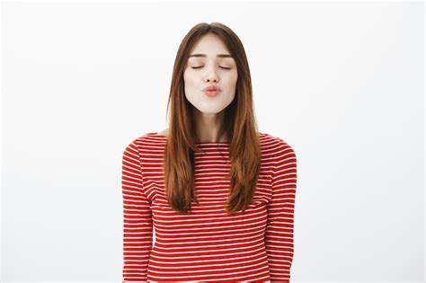 Foto De Est Dio De Uma Linda Garota Morena Foto Gr Tis