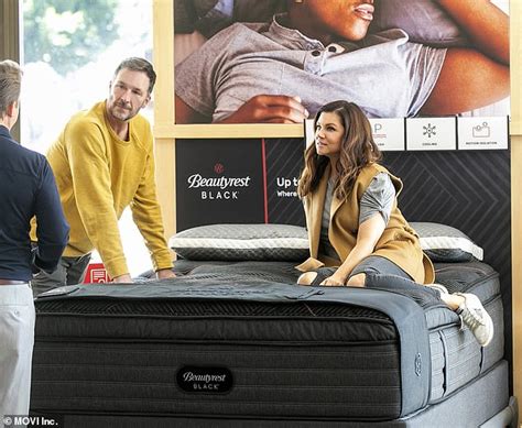 Bed Time Saved By The Bell Vet Tiffani Thiessen Tests Out Mattresses