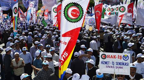 10 000 излязоха по улиците за Деня на труда в Турция снимки Новини бг