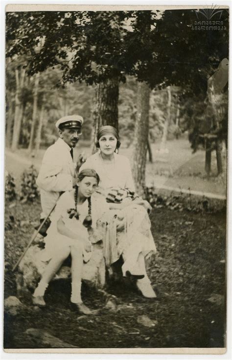 Iverieli მიხეილ ჯავახიშვილი ცოლ შვილთან ერთად