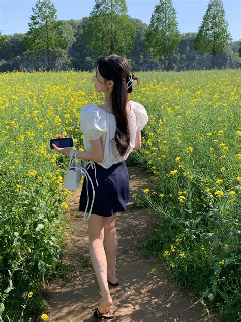 스트링 퍼프 크롭 리본 반팔 블라우스 2color 20대여성 하객룩 러블리코디