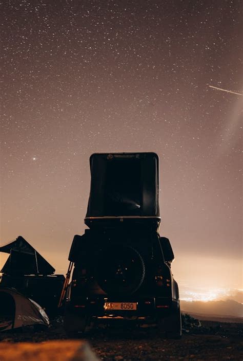 오만에서의 별이 빛나는 밤 캠핑 모험 · 무료 스톡 사진