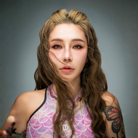 Nana Liang 梁云菲