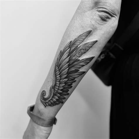 70 Graceful Angel Wings Tattoo Ideas For Spiritual Souls