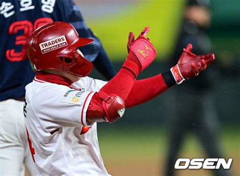 ‘kkkkkkk 데뷔 첫 승 1차지명 좌완 대활약 Ssg 2연승→위닝시리즈…롯데 2연패 수렁 [인천 리뷰]