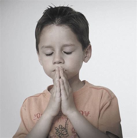 Imagenes De Un Niño Orando Imagui